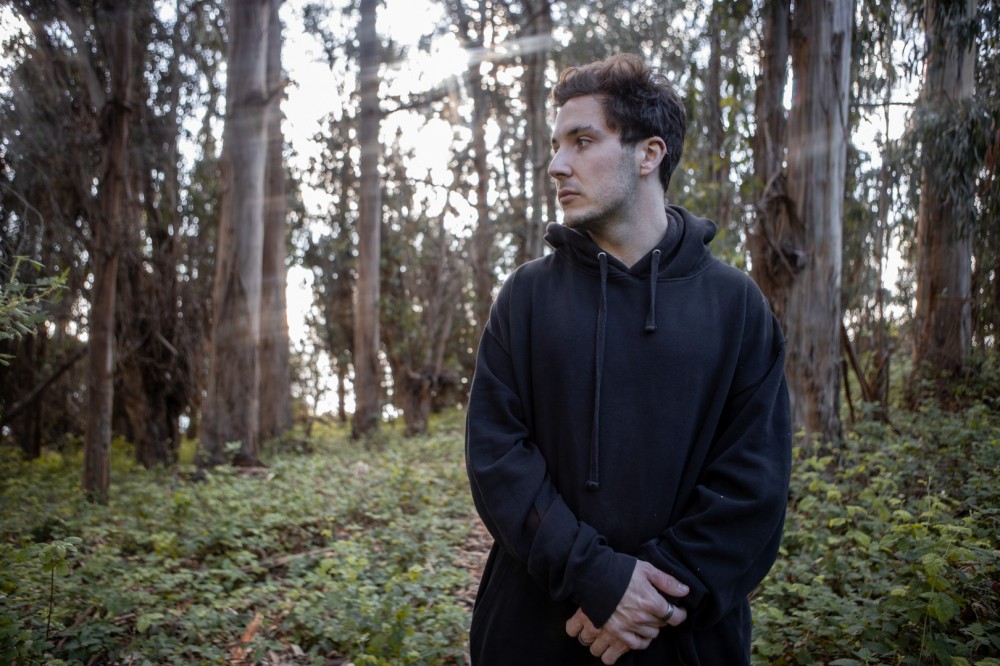 Premiere: Sammy Legs – Sand March